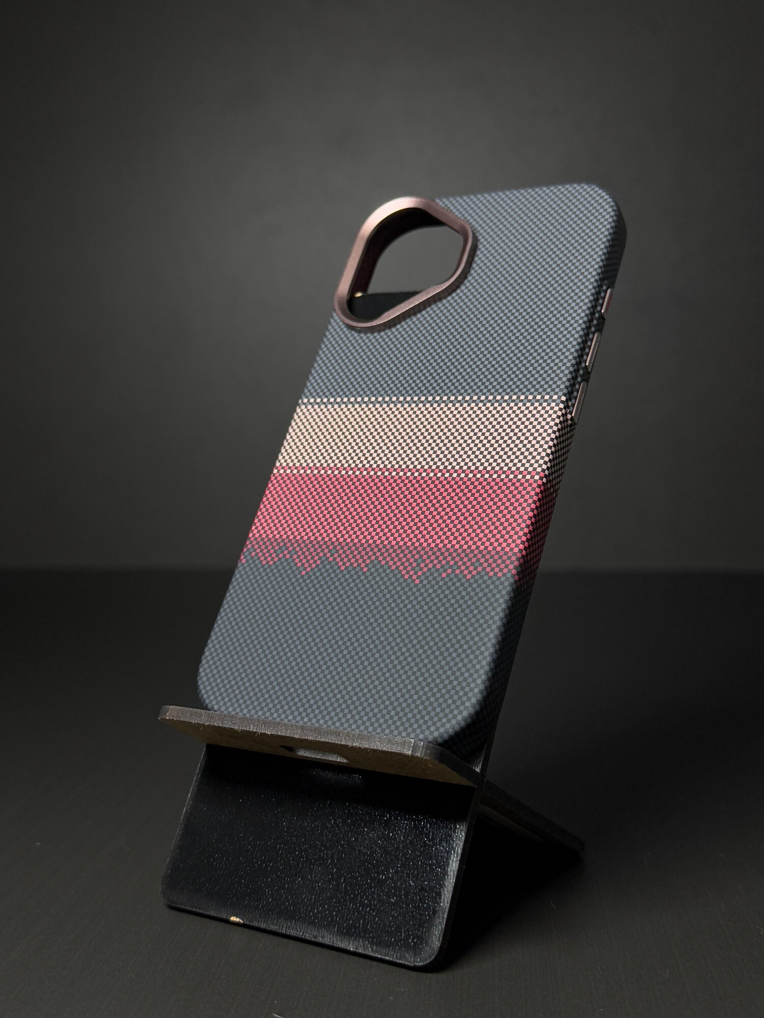 Чехол для Айфон 17 с МагСейф из Кевлара / чехол iPhone 17 с MagSafe Kevlar LUXO Life, черный, с узором, карбоновый