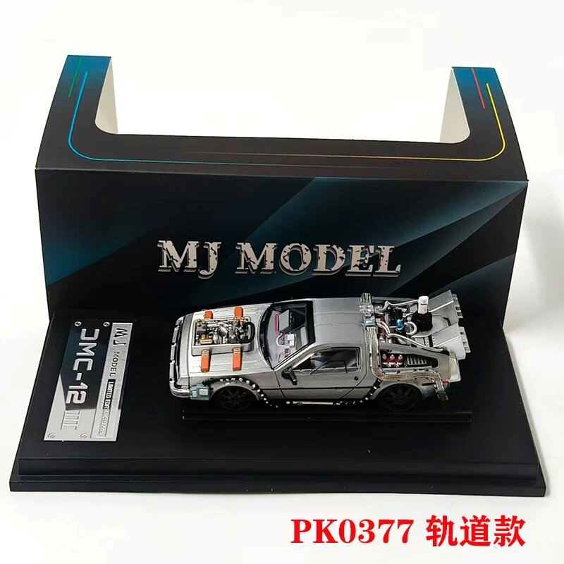 Модель автомобиля DeLorean DMC-12 Maisto 1:64 track model