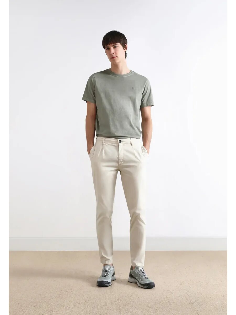 Брюки чинос