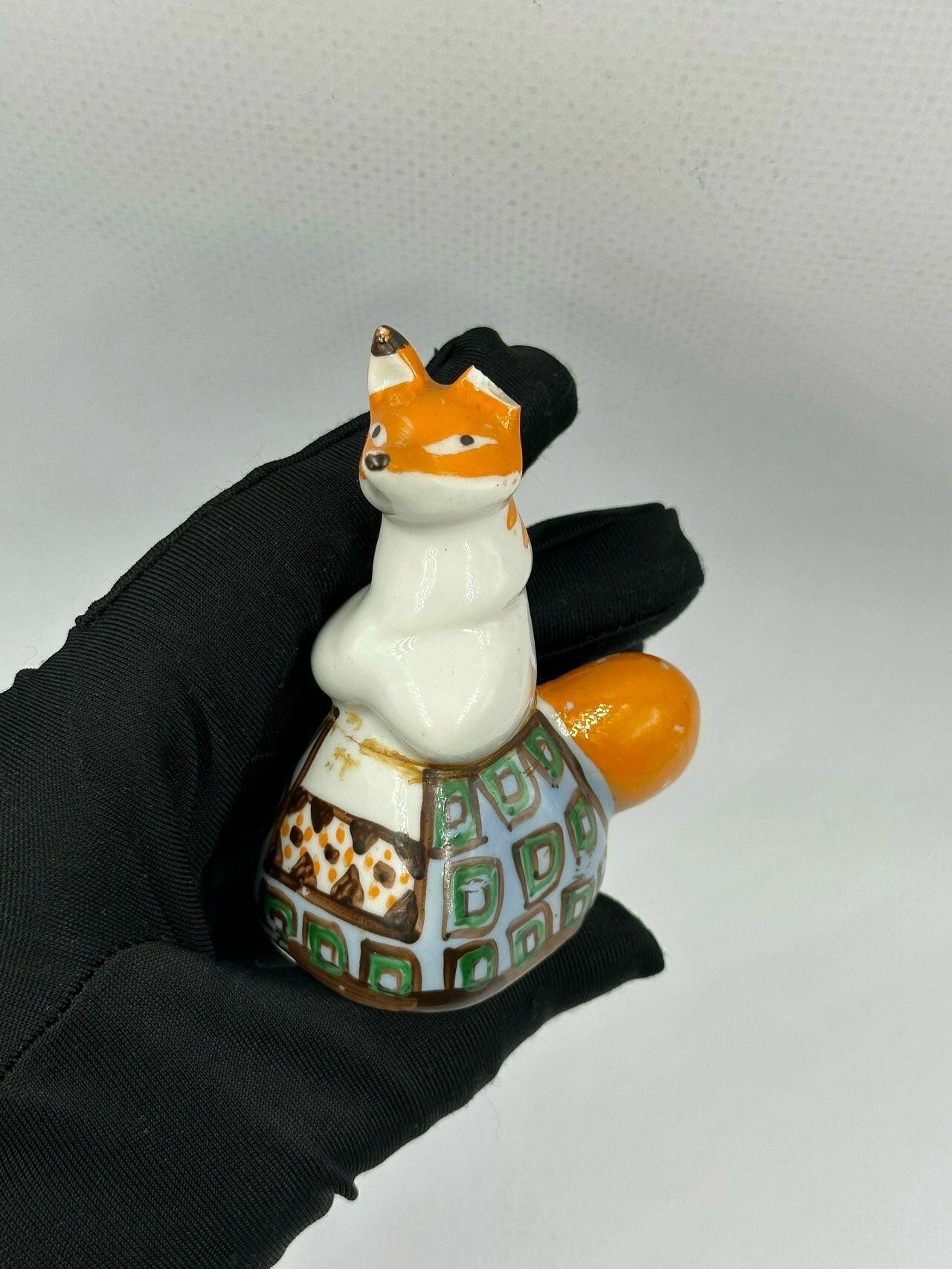 Статуэтка "Лиса Теремок" Сысерть СССР высота 7,5 см Склейка и ухо скол в реставрацию!
