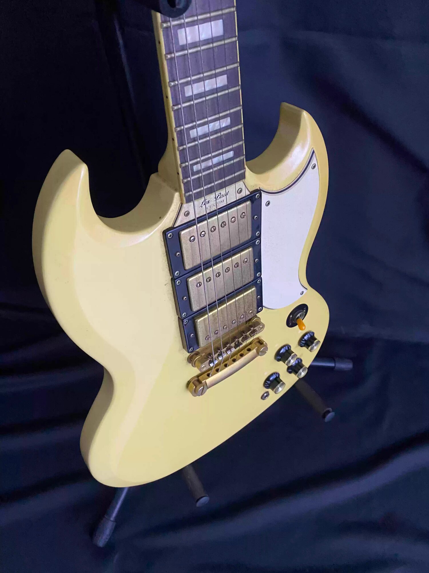 Эпифон SG Custom 3 Pickup Maestro электрогитара