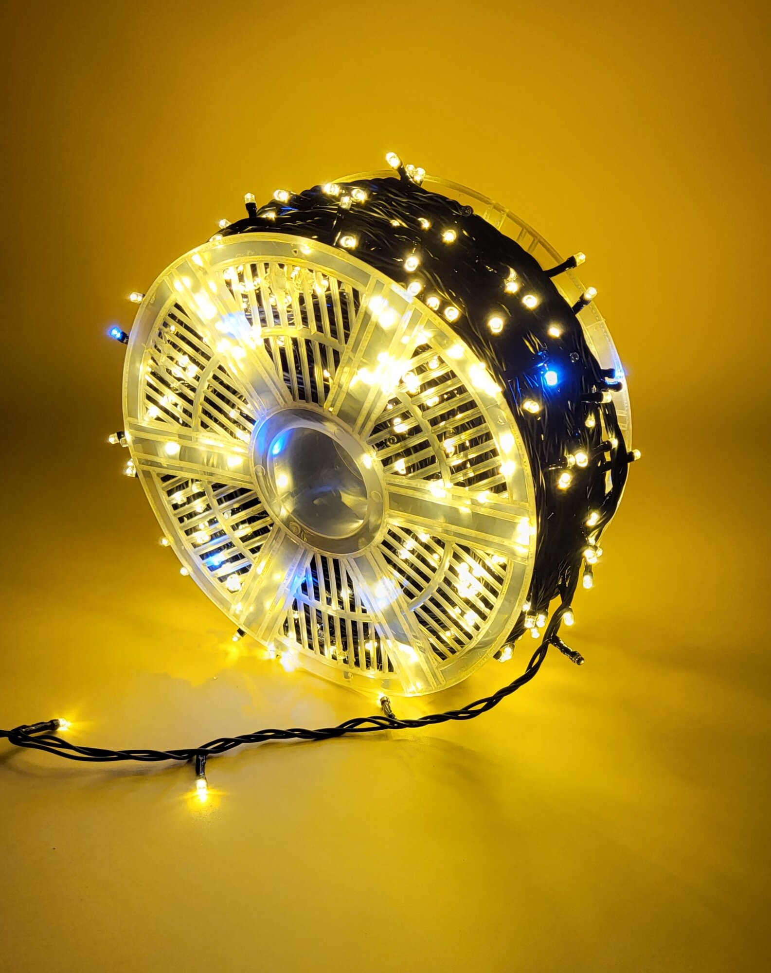 Уличная гирлянда 100 метров IP55 Каучук 2,3мм. теплый свет с мерцанием провод черный 1000 светодиодов