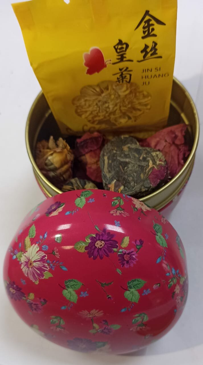 Подарочный набор чая "Тянь Хун", с хризантемами, розами и пионами, красный, листовой