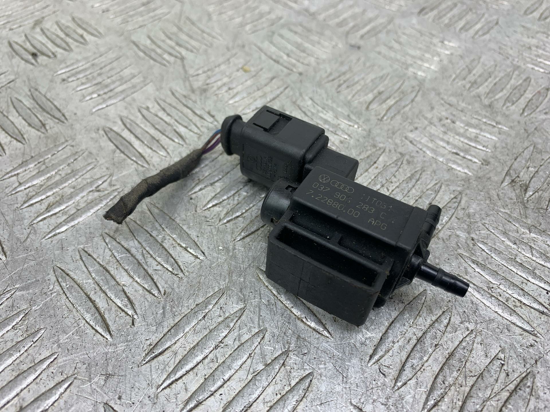 Электромагнитный клапан Audi A4 B5 (1994 - 1999) 037906283C