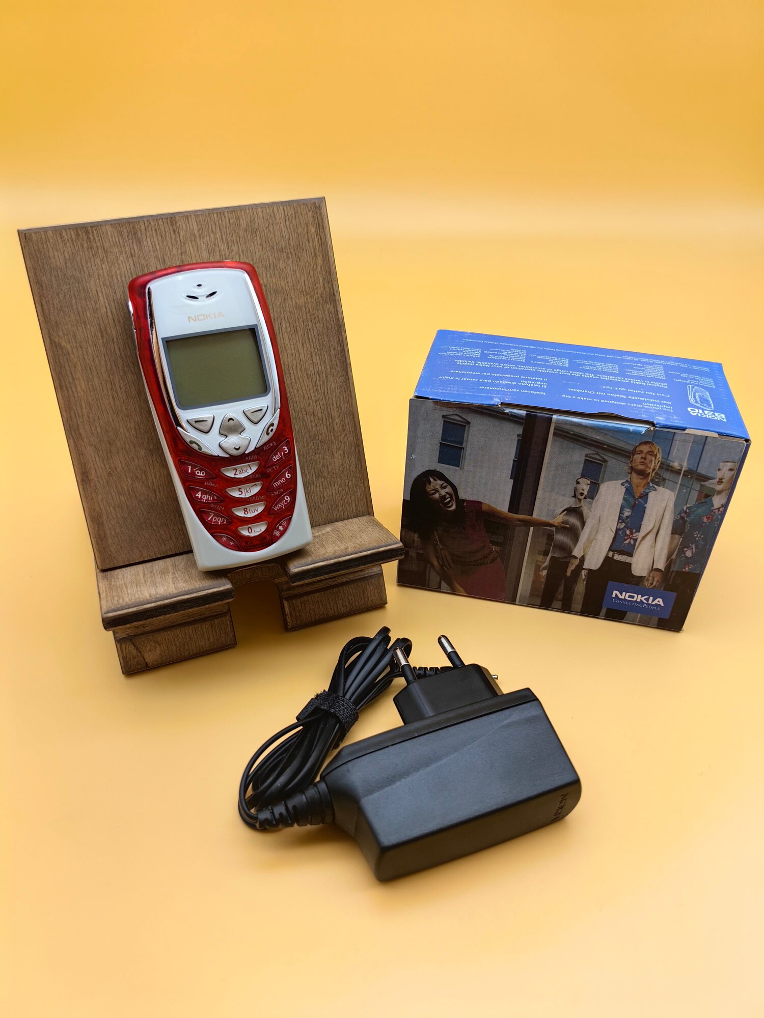 Мобильный раритетный кнопочный телефон Nokia 8310, Красный, Ретро