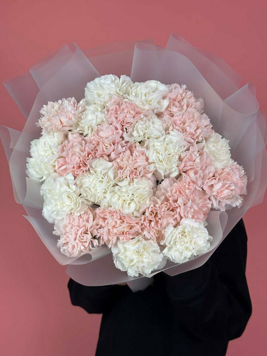 Букет из махровых диантусов нежный микс 25 шт. в стильной упаковке с доставкой