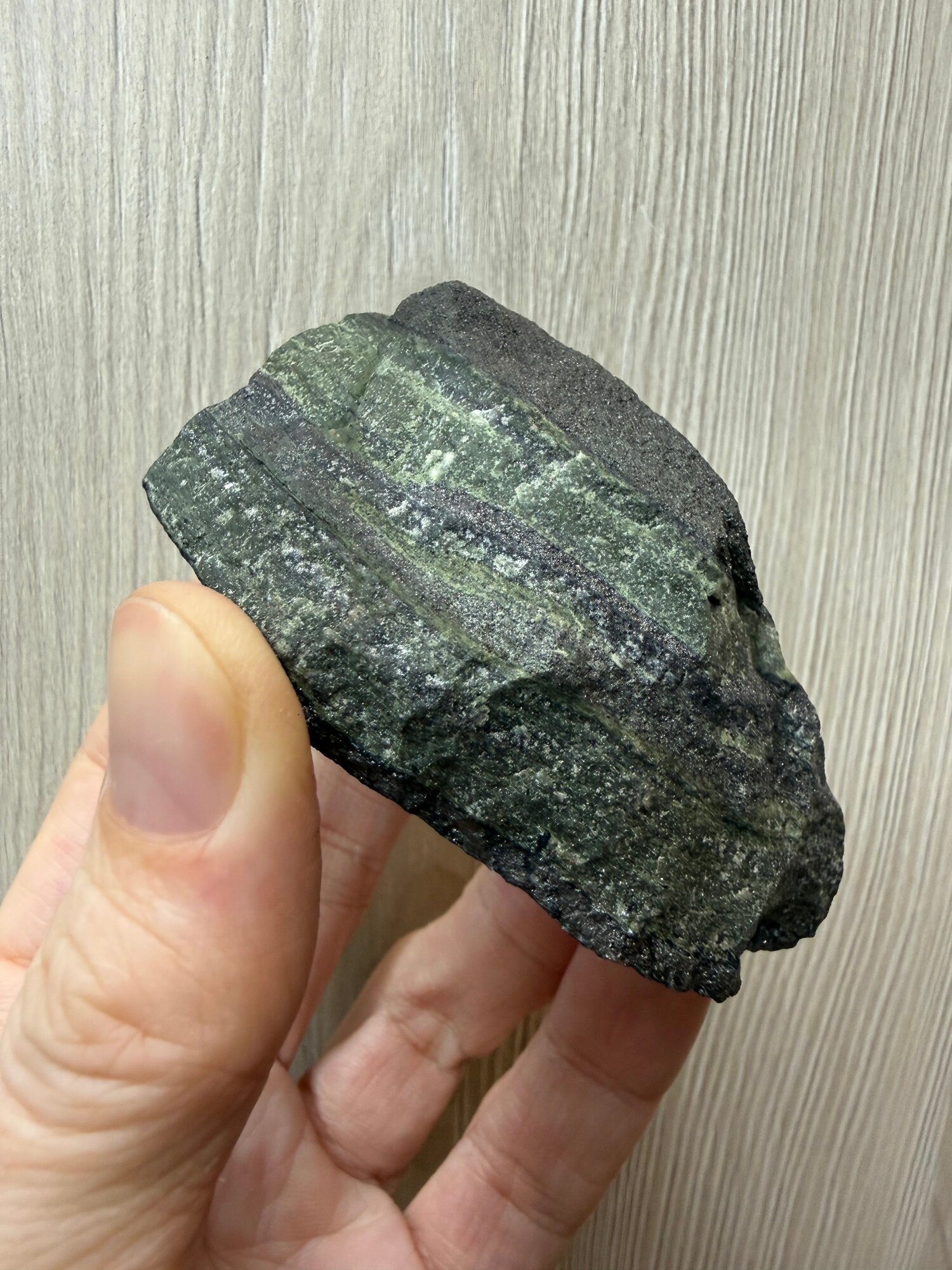 Эгирин-магнетитовый кварцит, КМА, натуральный камень, 201 гр