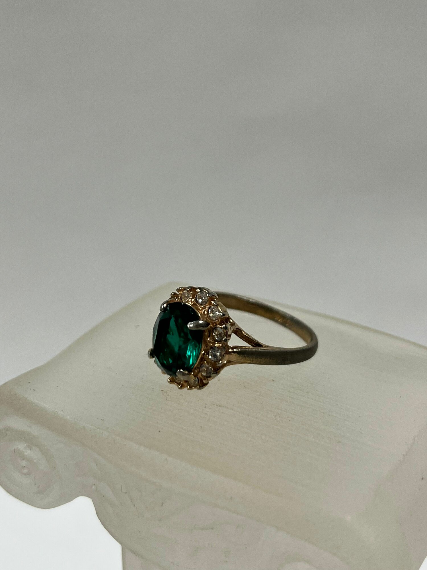 Винтажное кольцо, ювелирная зеленая вставка