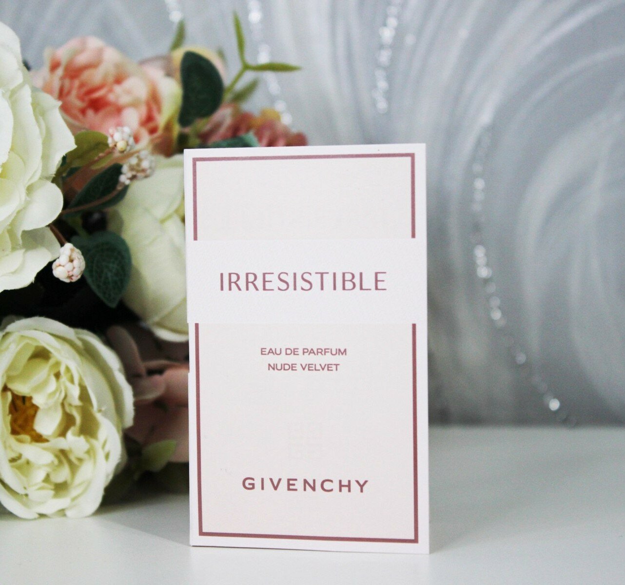 Givenchy Irresistible Nude Velvet парфюмерная вода 1 мл, для женщин
