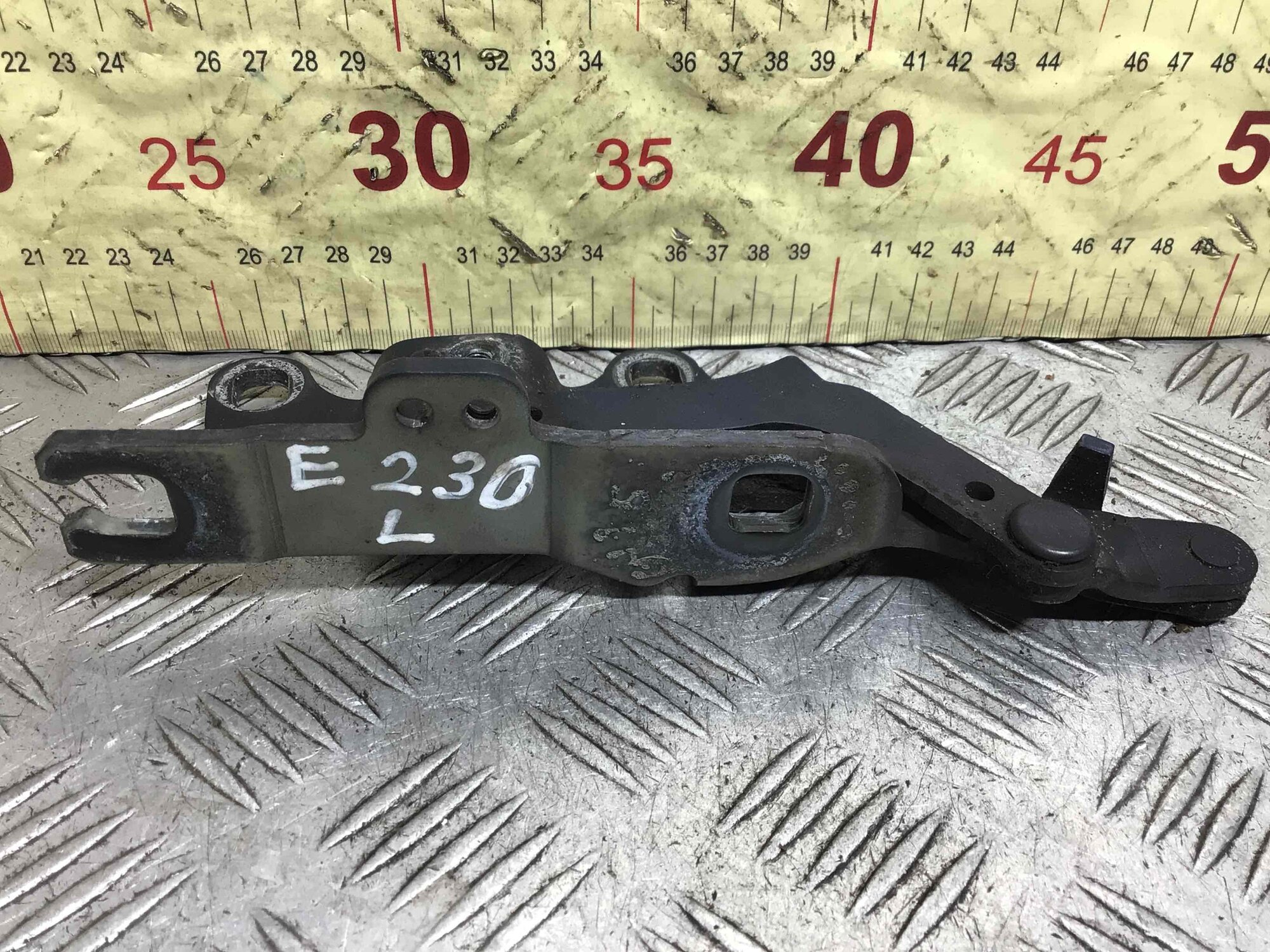 Б/У Петля капота левая BMW 3-Series 3-Series E90/E91/E92/E93 2005 - 2010 2006 г.