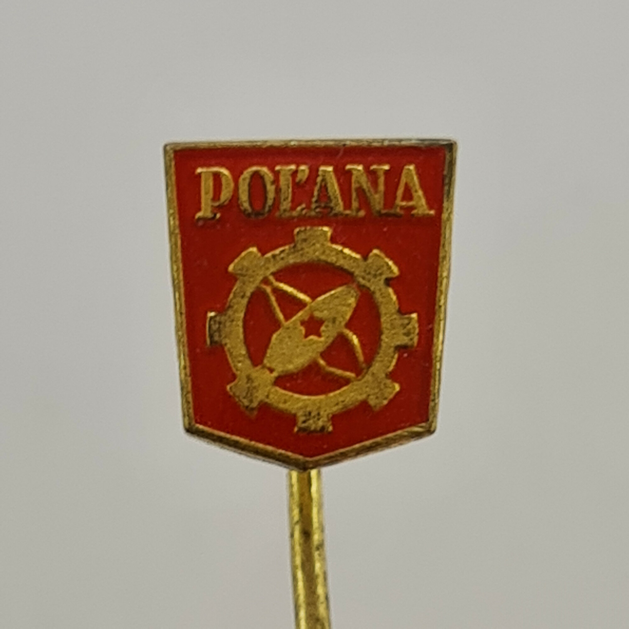 Значок СССР. Рокана, ракета в шестерне, космос. Винтажный значек.