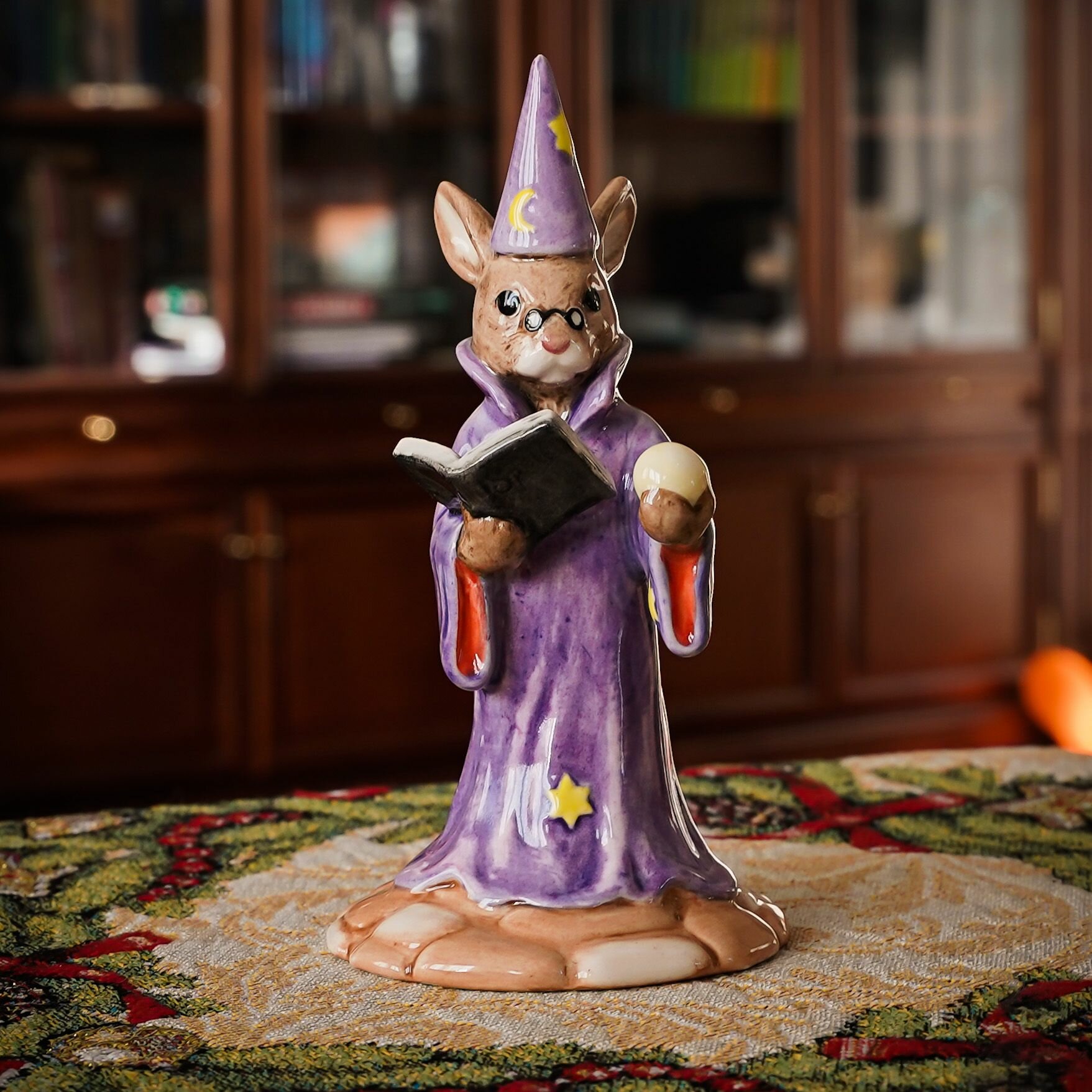 Фигурка Royal Doulton "Кролик Волшебник", фаянс, лимитированный выпуск, 1996 г, высота 11 см