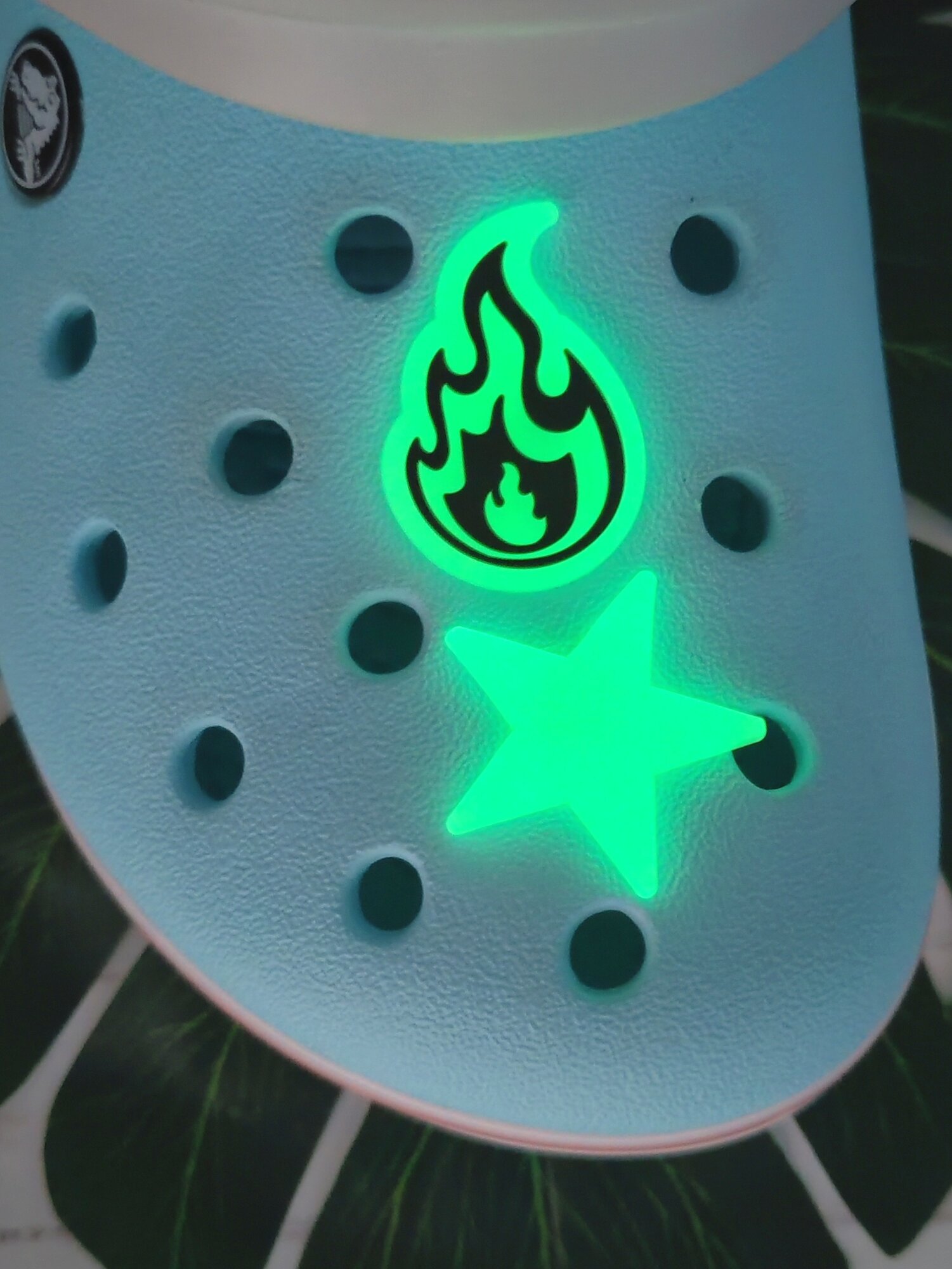Джибитсы на crocs светящиеся в темноте огонь звезда
