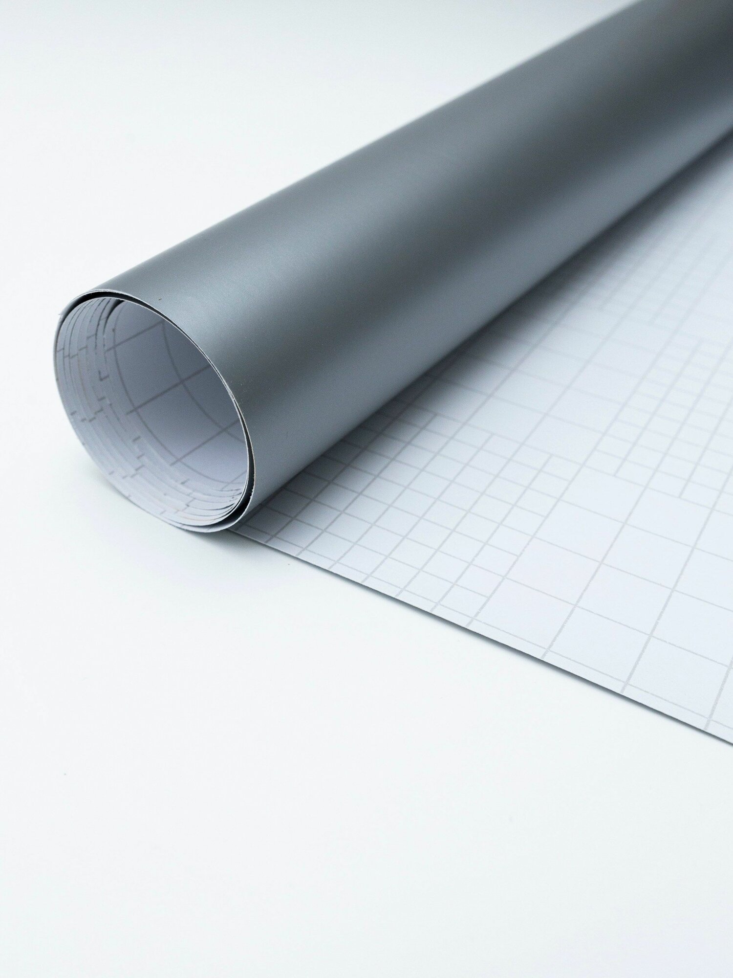 Самоклеящаяся плотная пленка ПВХ для мебели, для дизайна и интерьера. Серебристая, матовая. 0,6х1м.