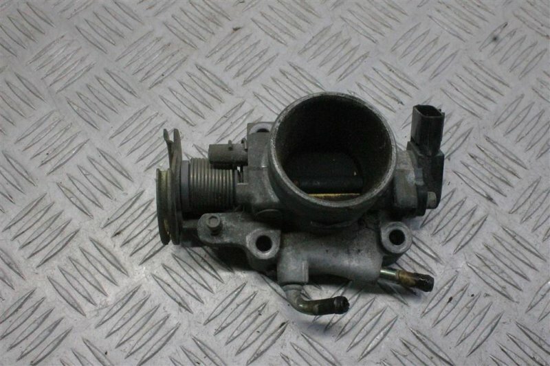 Б/У Заслонка дроссельная Mazda Demio 1 DW3W / Мазда Демио 1 DW3W 1.3 B3 85Л.С. 2003