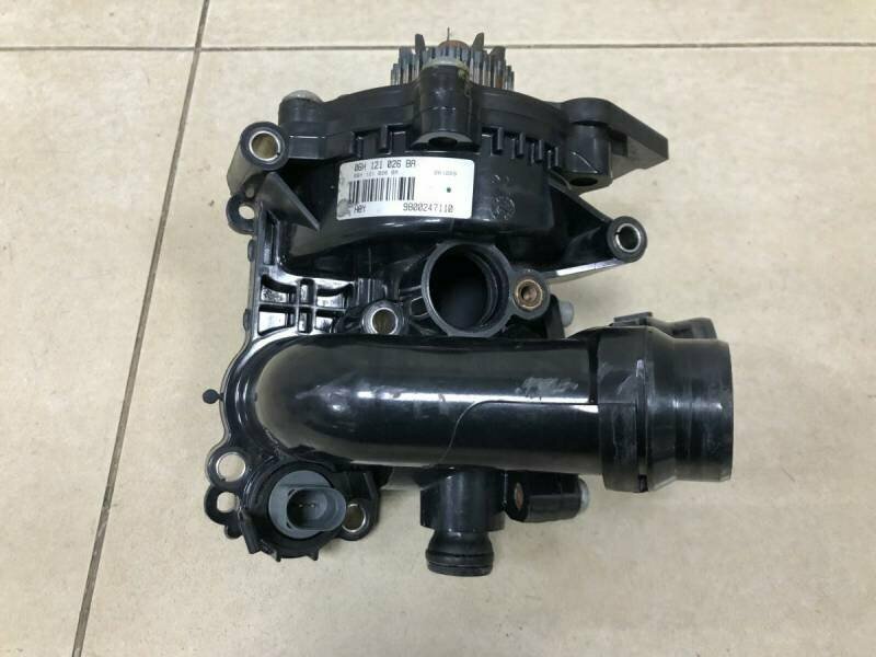 Насос водяной помпа Volkswagen Tiguan 5N1 2007-2011