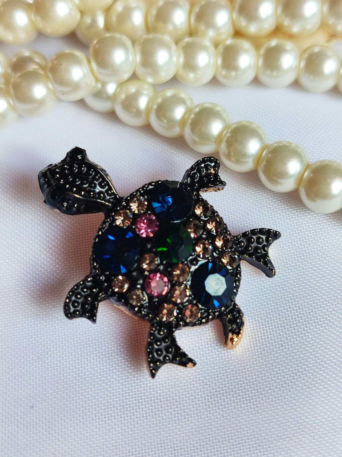 Брошь, стразы