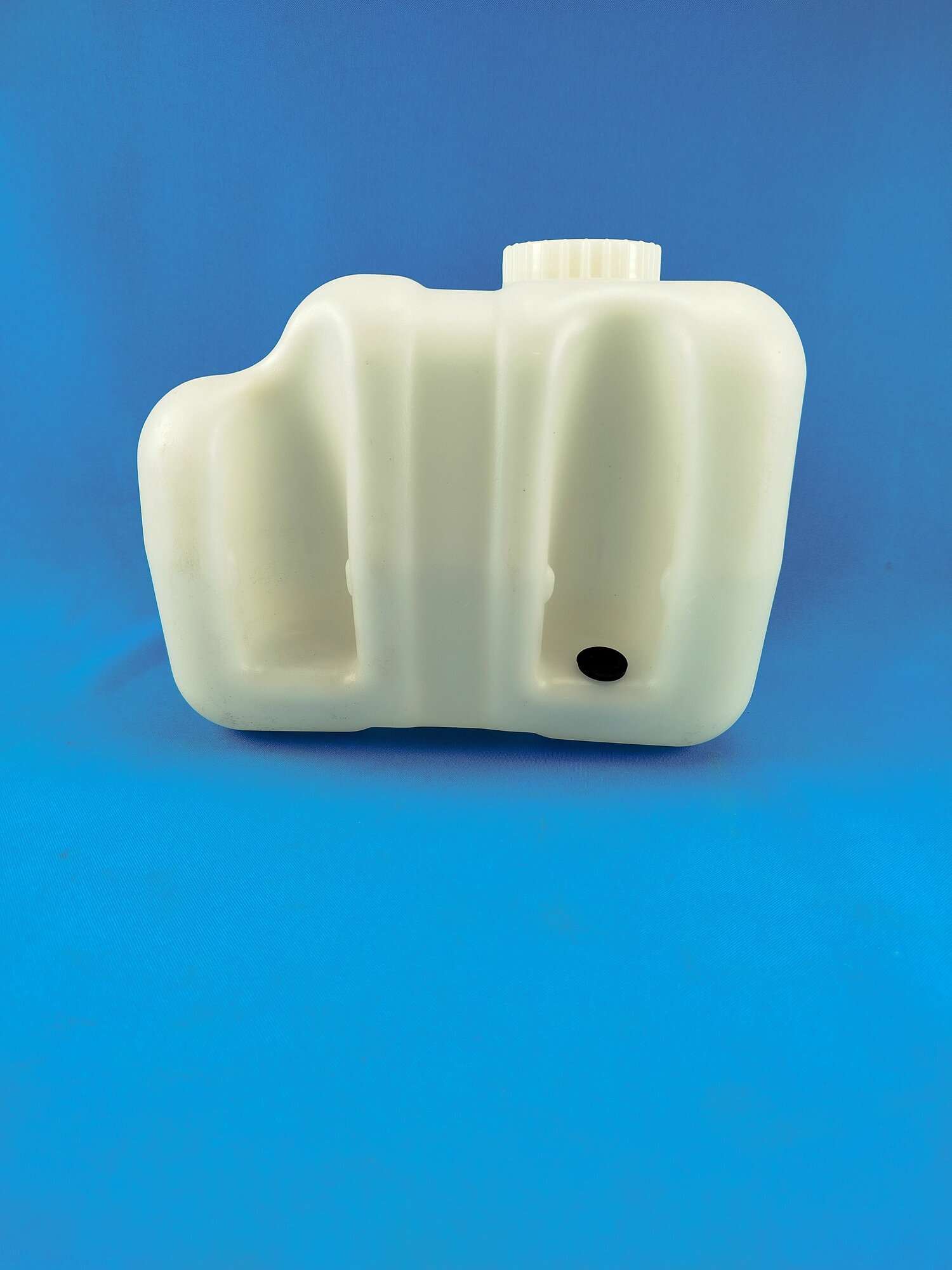 Бачок омывателя "ВАЗ" для а/м Шевроле-Нива под один мотор с крышкой 5л (2123-5208105)