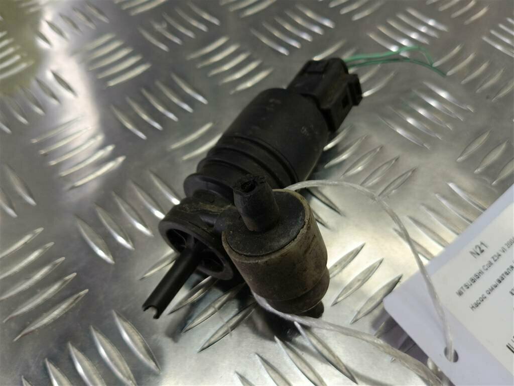 Насос омывателя (Моторчик) Б/У для MITSUBISHI COLT Z30 (2002—2012) 8260A021