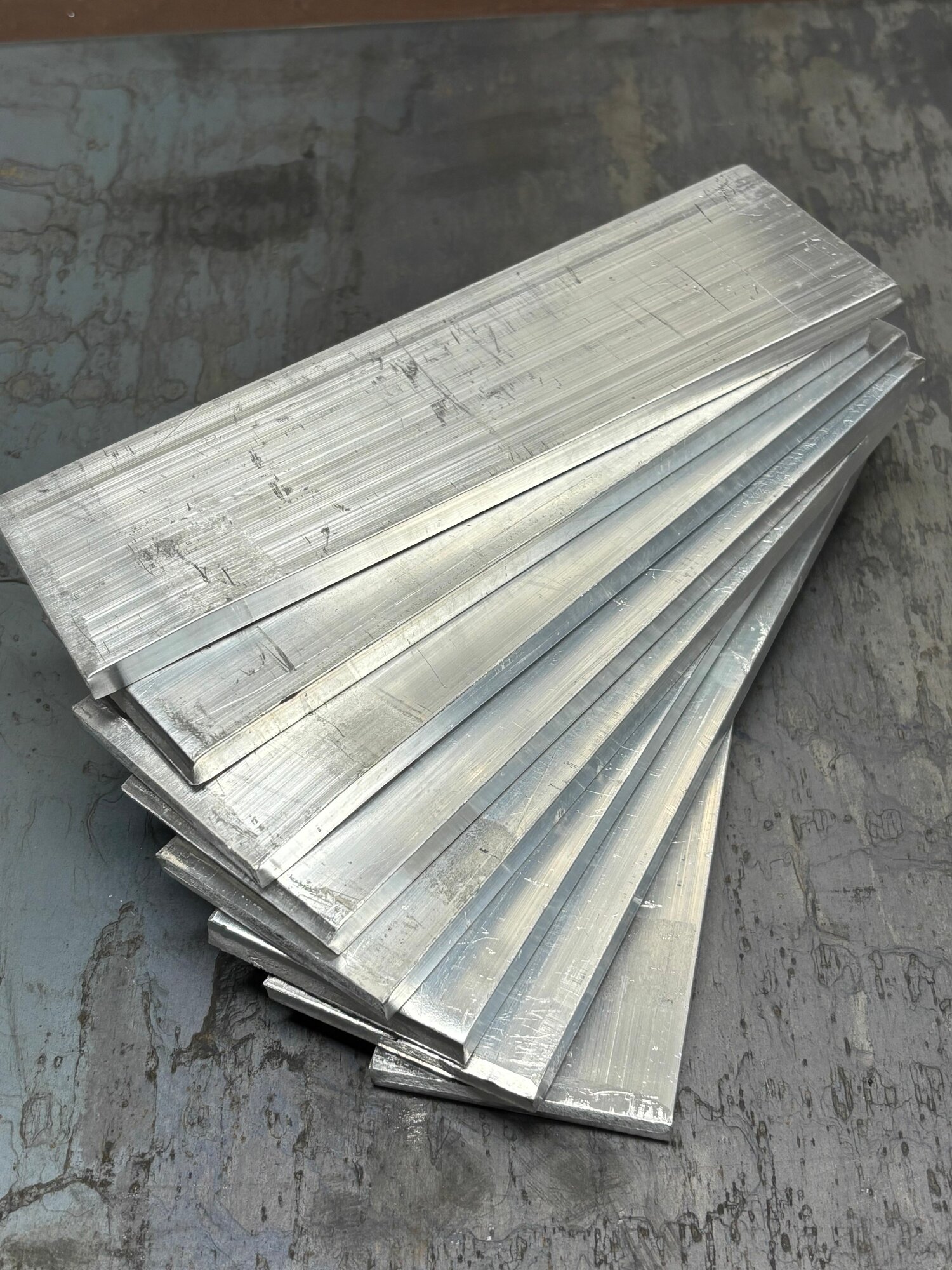 Шина алюминиевая электротехническая АД31, профиль, пластина размер 60 мм на 190 мм, толщина 8 мм