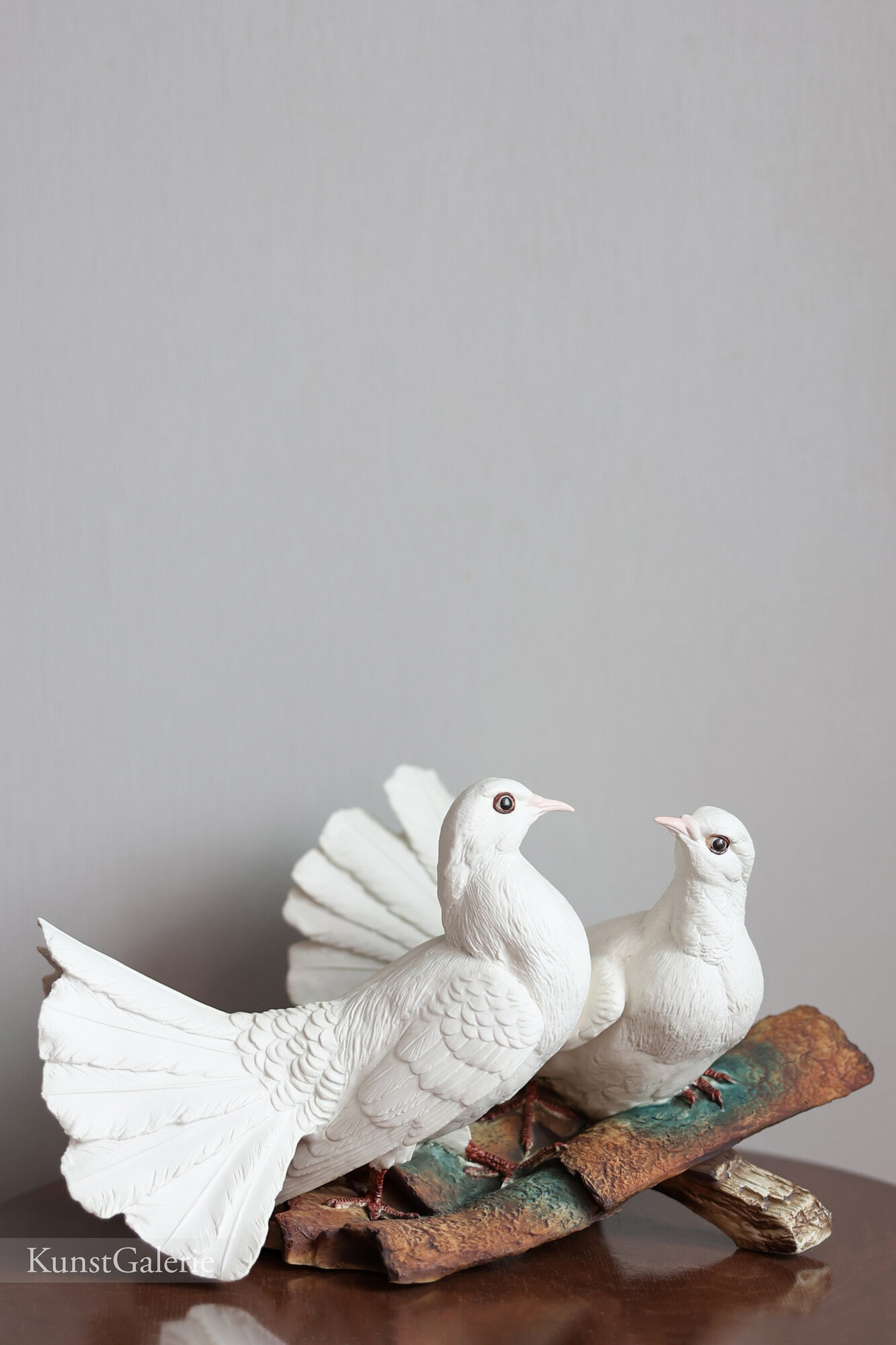 Фарфоровая статуэтка Каподимонте: "Пара белых голубей" - Made in Italy - Bindi, Capodimonte