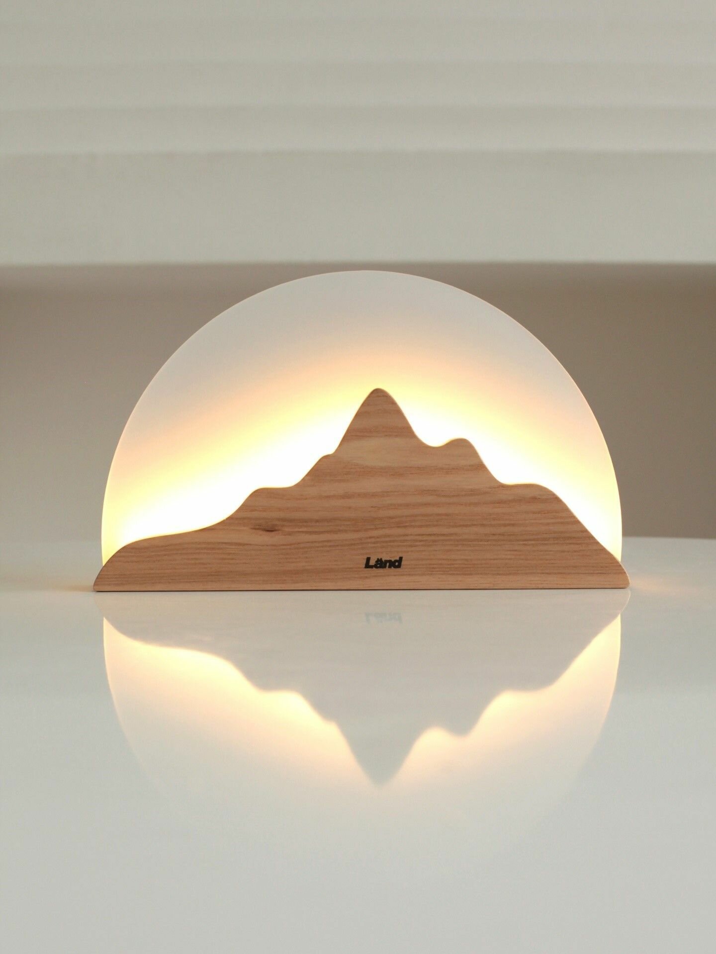 Дизайнерский светильник ночник из цельного дуба Пик