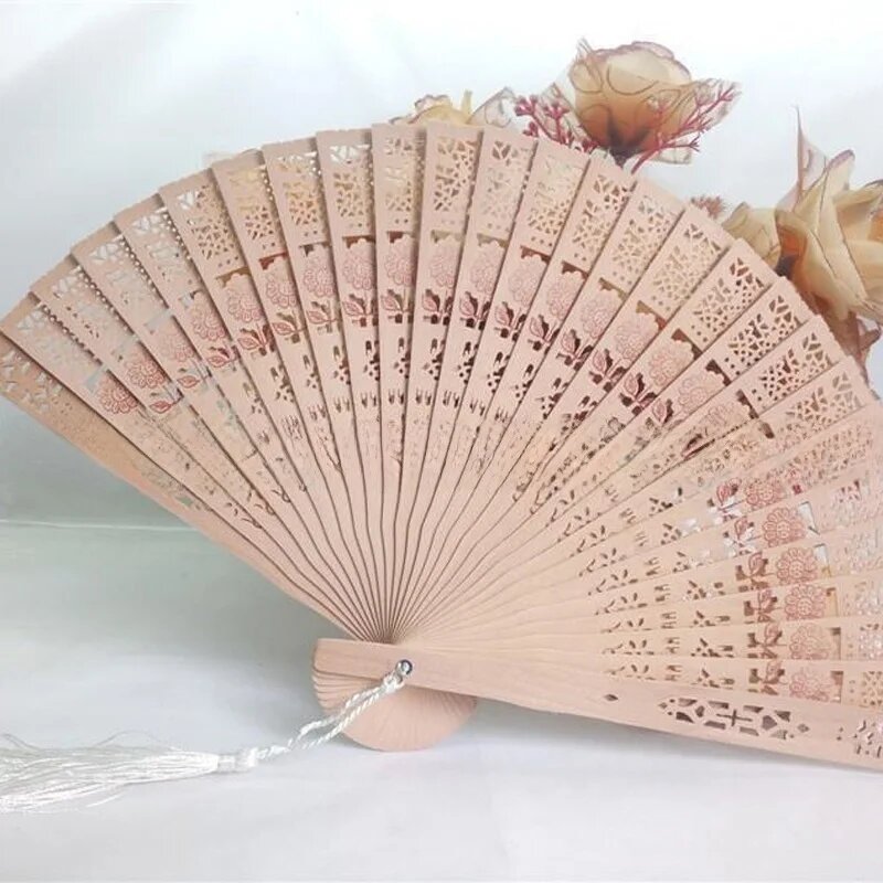 Винтажный полый резной бамбуковый складной веер в китайском стиле, классический ароматный деревянный веер, свадебный ручной веер, художественные ремесла, товары для вечеринок