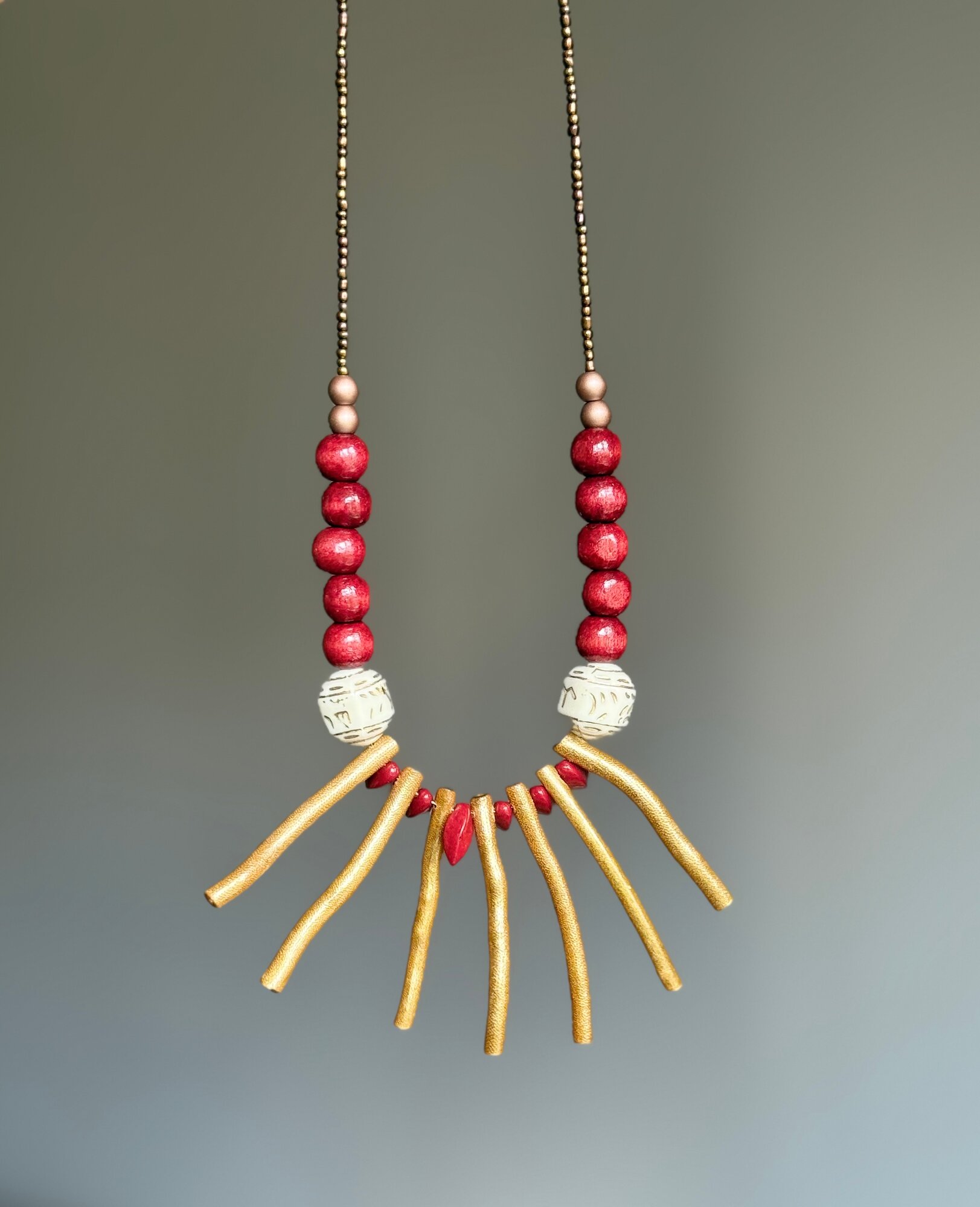 Колье, дерево