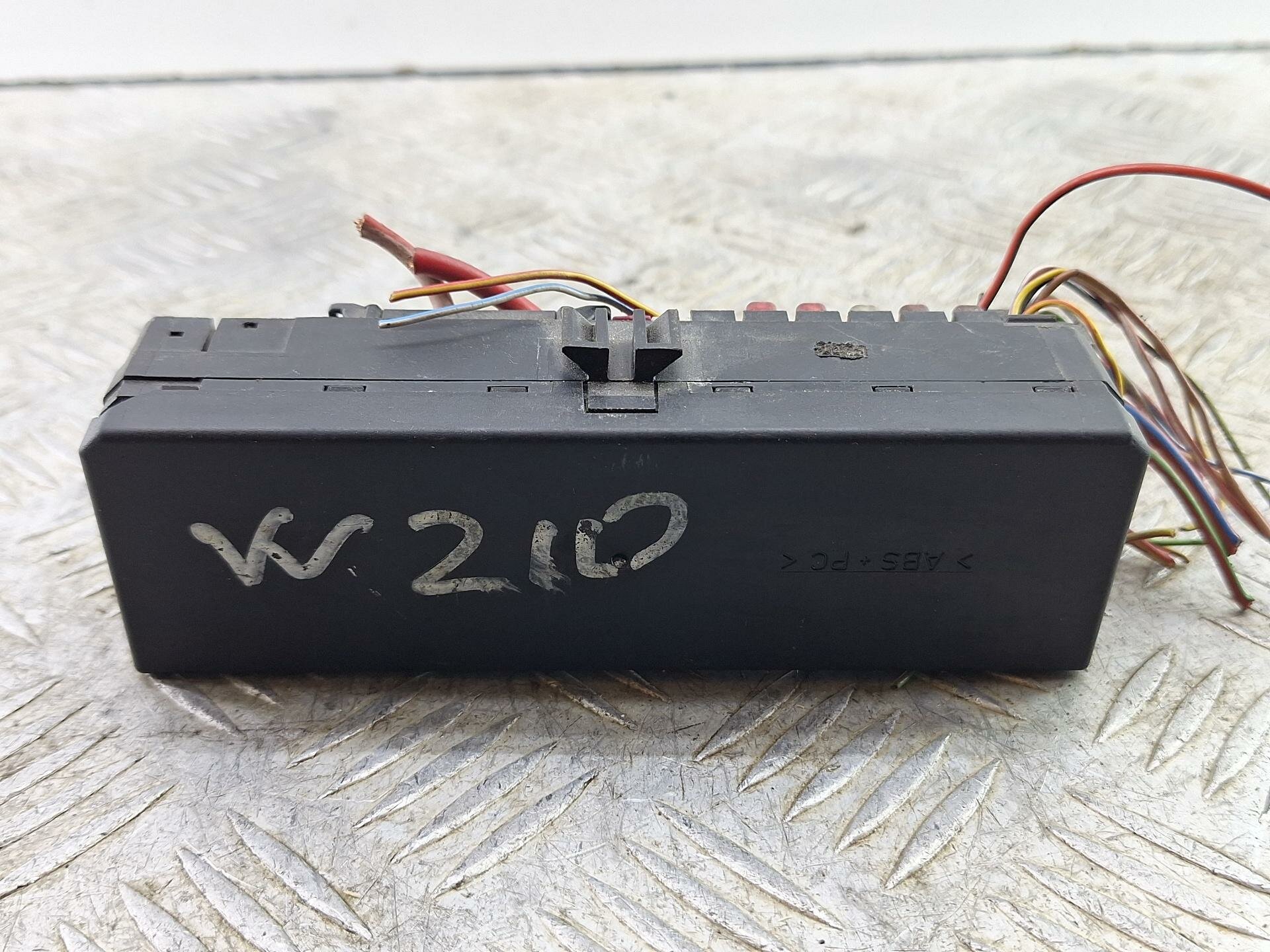 Блок предохранителей Mercedes-Benz E W210 (1995 - 1999) A0005400372