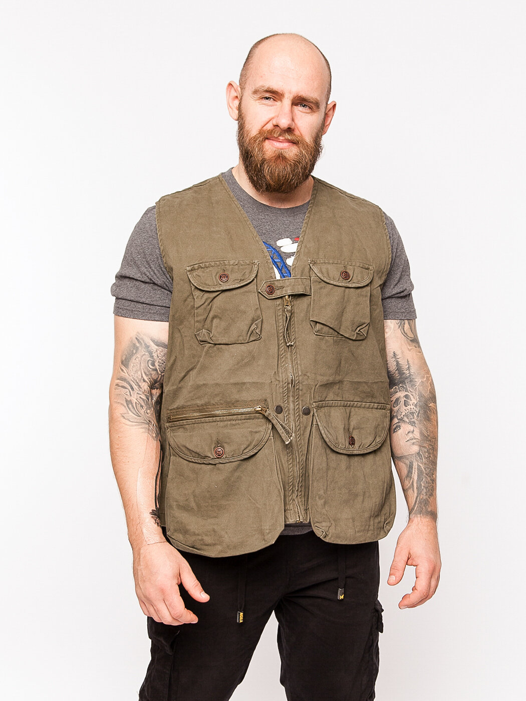 Жилет хлопковый однотонный с карманами, оливковый, размер 52