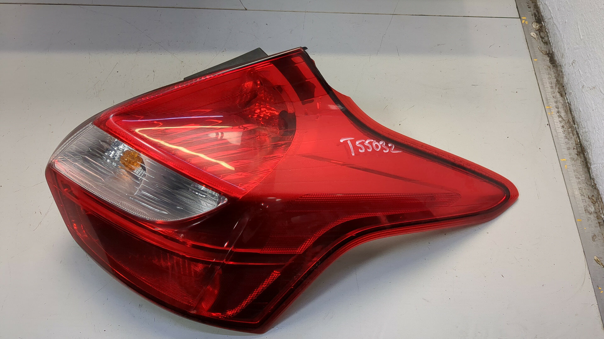 Фонарь (задний) правый Ford Focus 3 Б/У