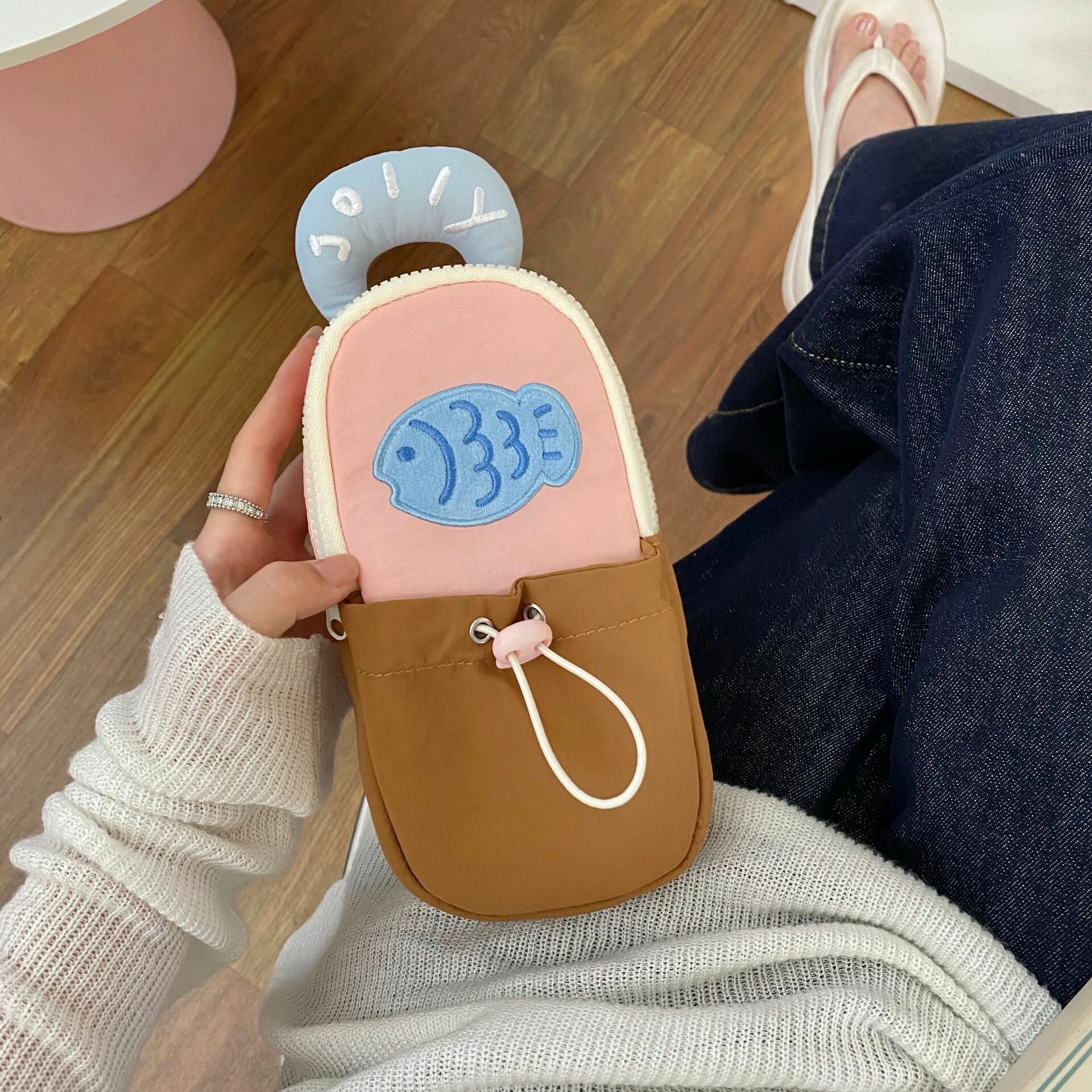 Оригинальный мультяшный ручной пенал, высокая эстетика, стиль Ins, большой объем, шнурок для канцелярии, стоячий пенал