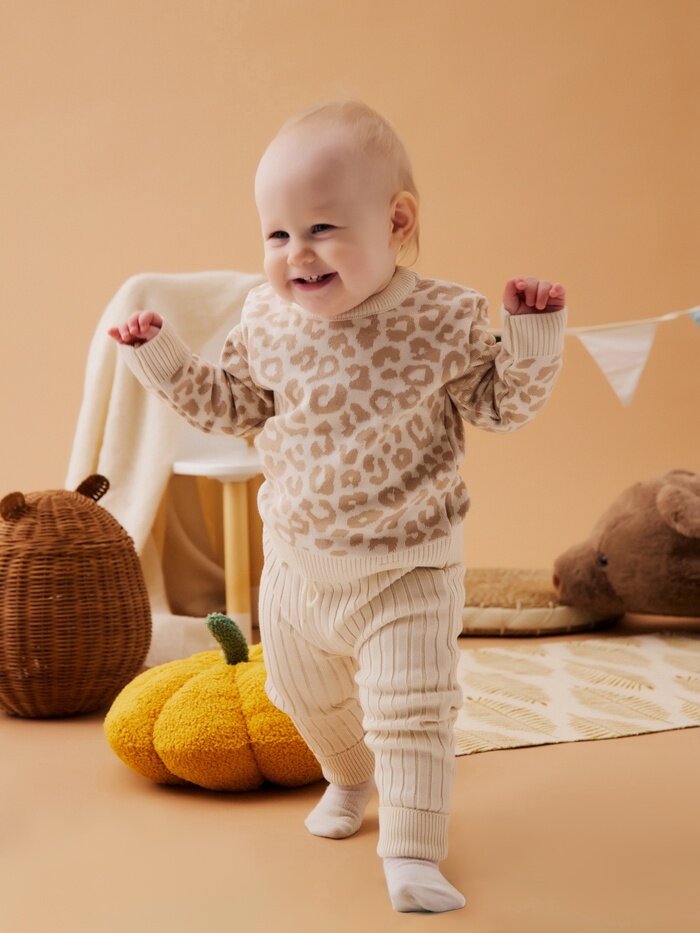 Костюм для девочки (джемпер, штаны) вязаный Крошка Я Leo Baby, рост 86-92 см, бежевый