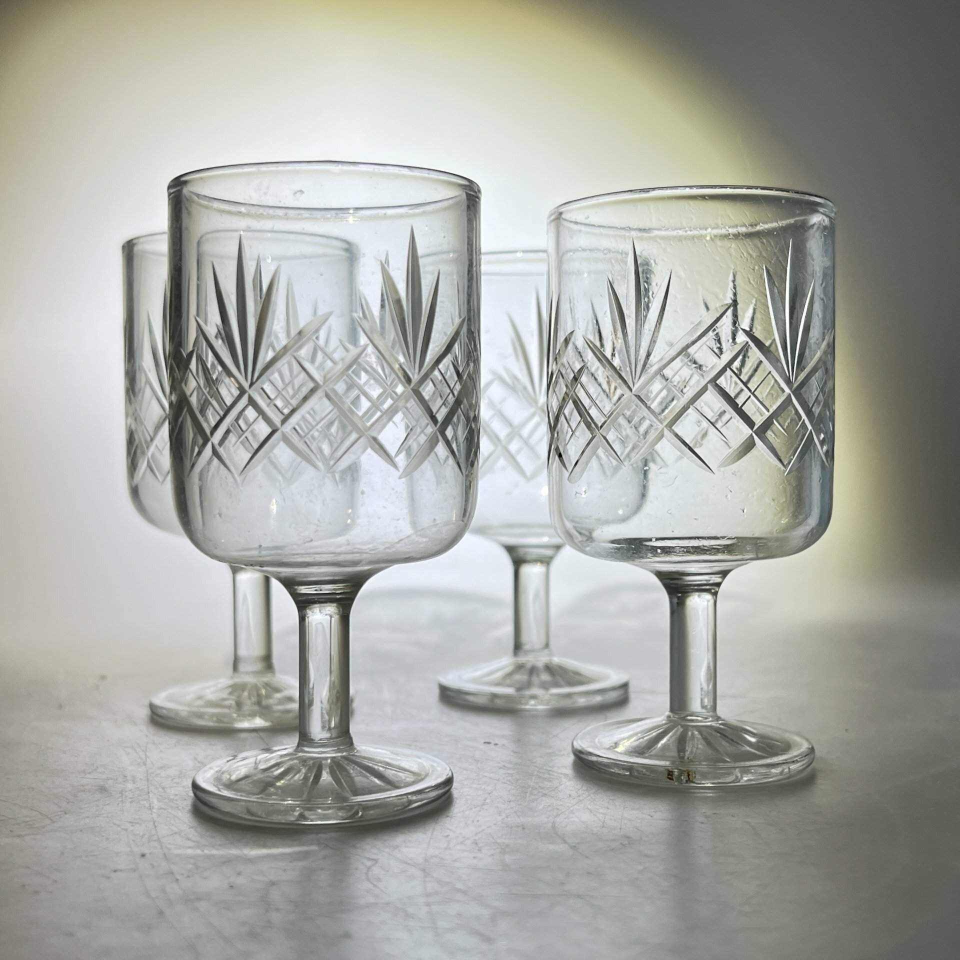 Набор из 4 рюмок с резным геометрическим декором, стекло, алмазная грань, СССР