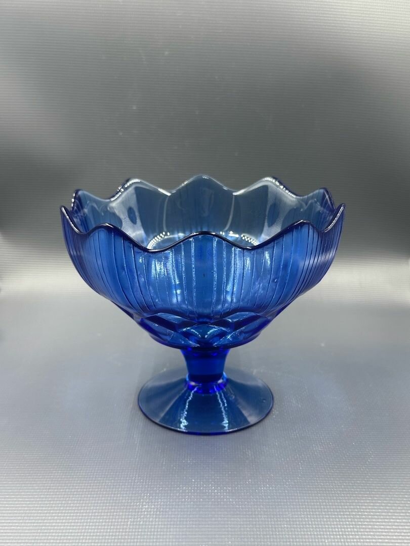 Конфетница-Ваза на Ножке Синее Стекло СССР Высота 12.5 см Диаметр 15.5 см Винтаж!