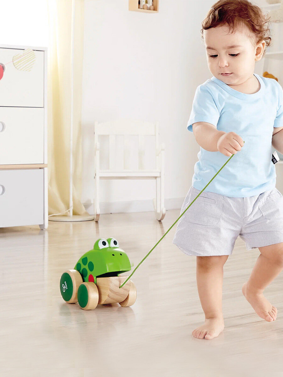 Каталка-игрушка для малышей на веревочке Hape "Лягушонок" E0361_HP