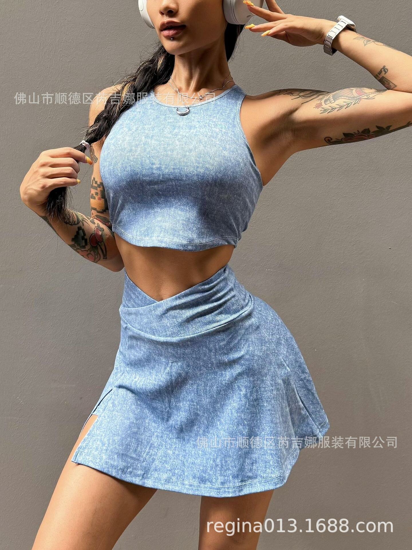 Костюм спортивный