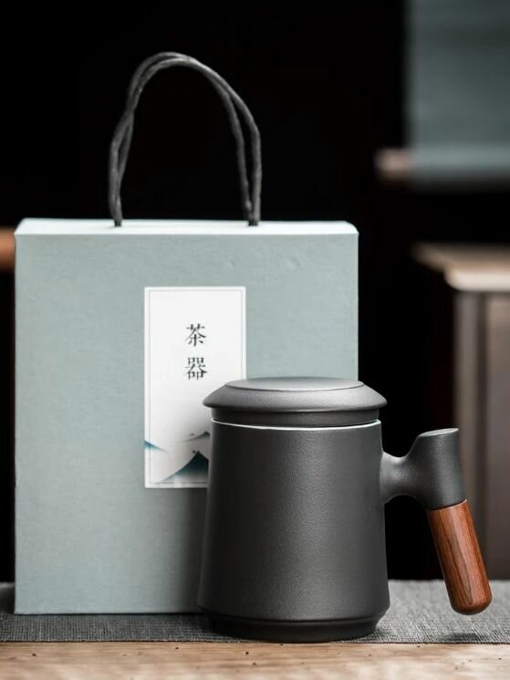 Керамическая заварочная кружка с крышкой и ситечком для чая, пуэра и трав термостойкая, сохраняет тепло, стильный подарок