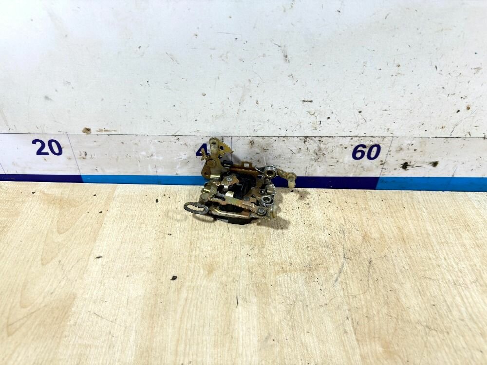 Замок двери передней левой Opel Astra F 90532427