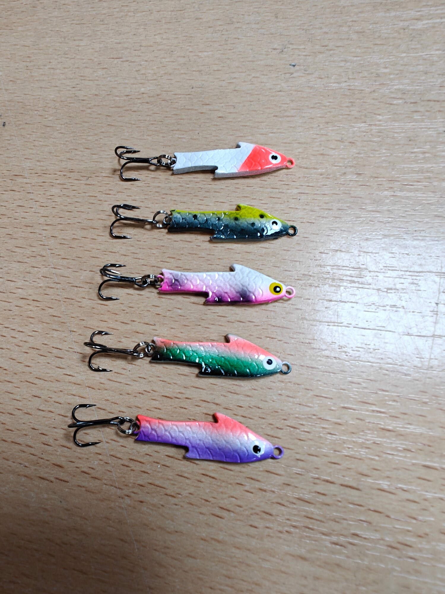 Блесна зимняя отвесная KUTBERT IL 015, 23мм, 3гр, фосфорная, крючок VMC (5 шт/уп)