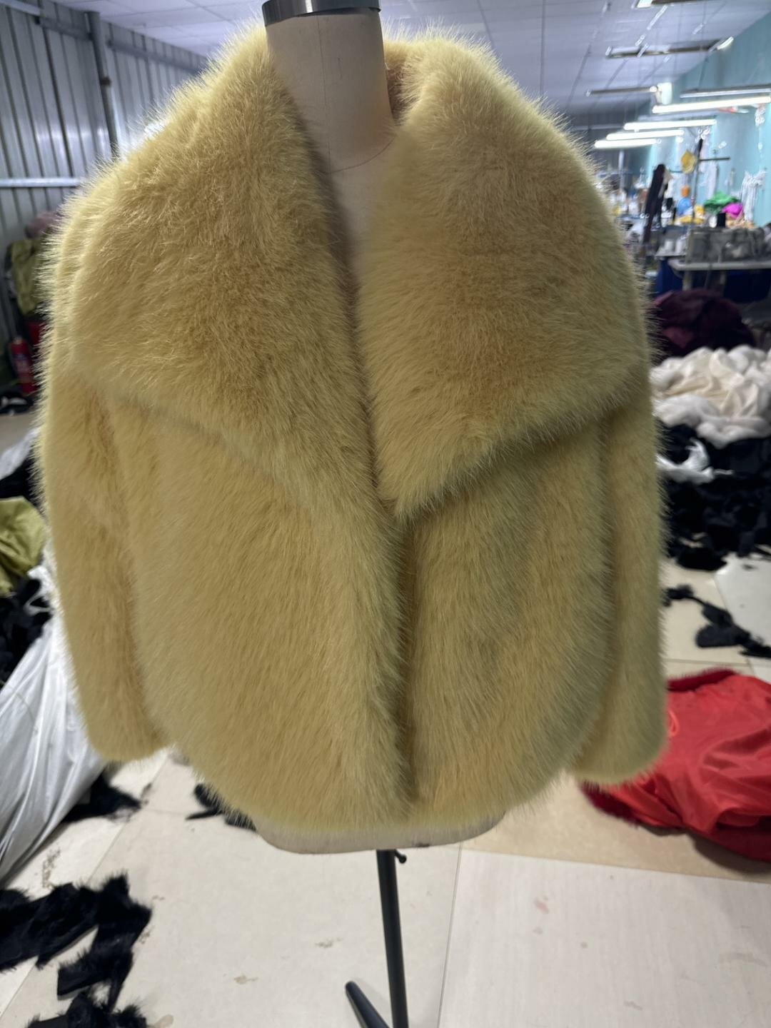 Меховая шуба с большим отворотом из искусственного меха, короткая модная шуба из лисьего меха, пушистая плюшевая женская одежда