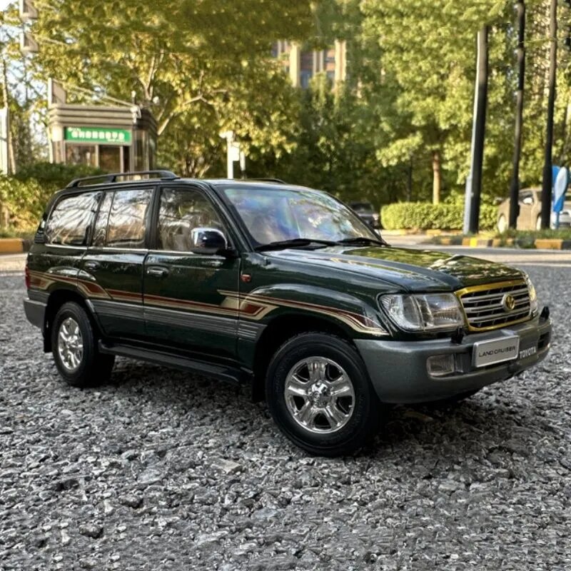 Оллекционные модели Автомобиль Тойота Лэндкрузер 4700 LC100 металлическая модель 1:18 Toyota Land Cruiser 4700 Cruiser LC100