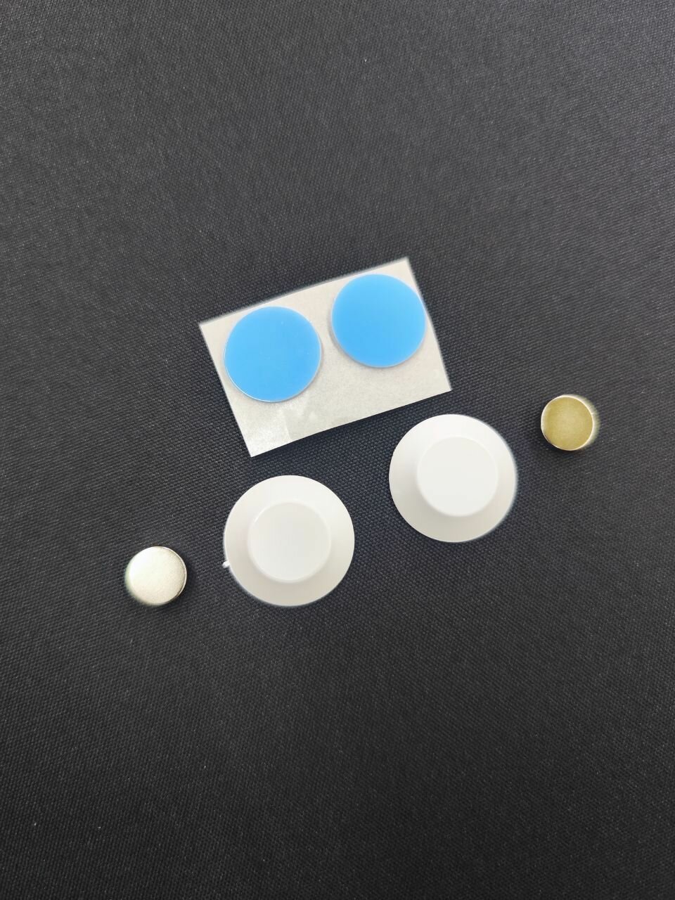 Магниты и держатель магнита для рулонных штор и жалюзи