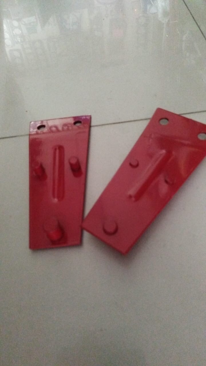 Кронштейн крепления ножа 1,65-1,85 (2 горизонтальных отв D 12), 1 шт