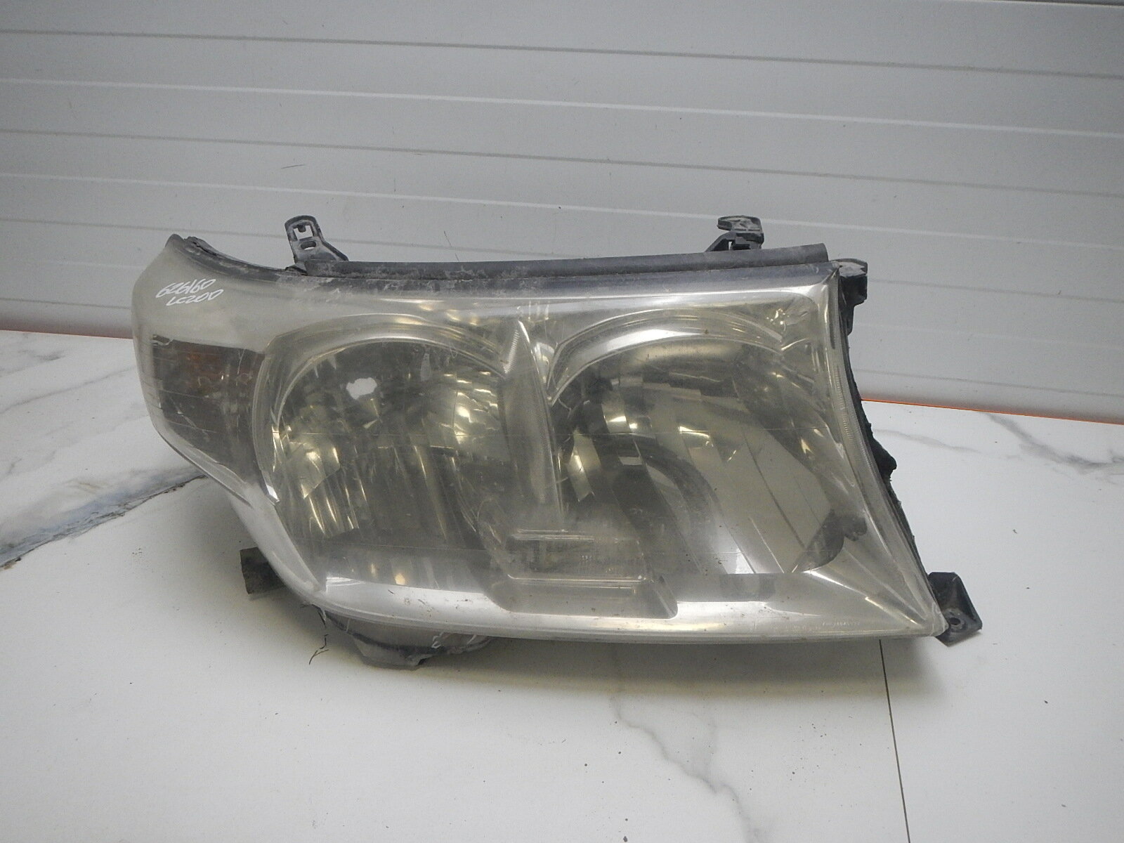 Б/У Фара правая, Toyota (Тойота)-LAND CRUISER 200 (08-) TOYOTA LAND CRUISER 200 (08-) -12 галоген После ремонта (следы ре...