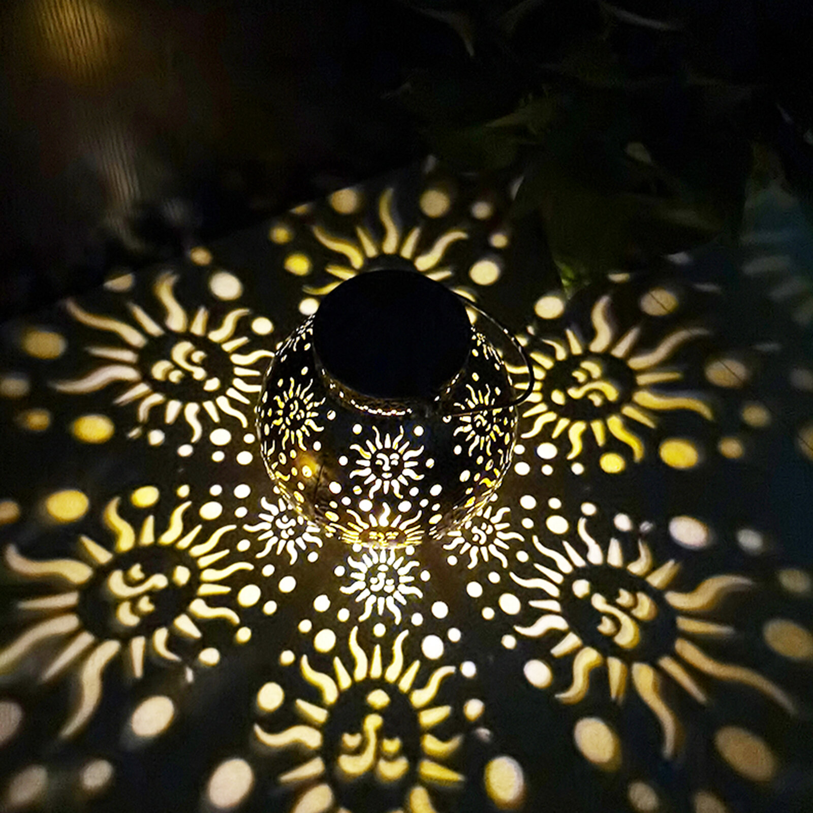 Уличные солнечные светильники Iron Garden Sun Face Projection Landscape Lamp Moon Star Floodlight