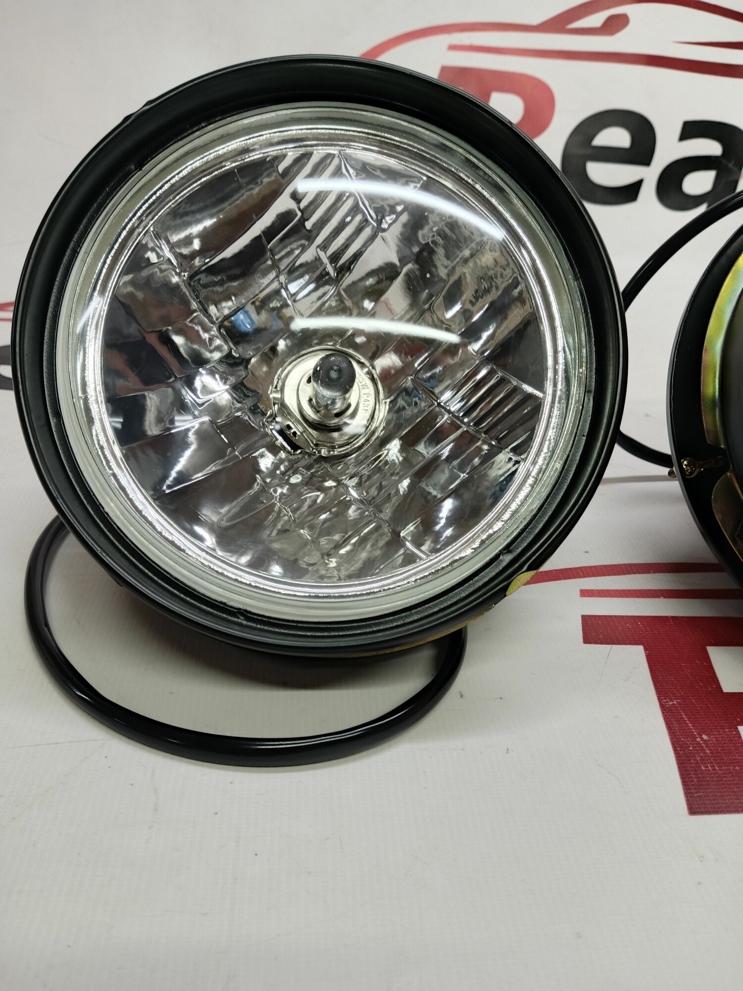 Фара в сборе с горшком и ободом гладкое стекло "хрусталь" для 2121-21214,31519 пара