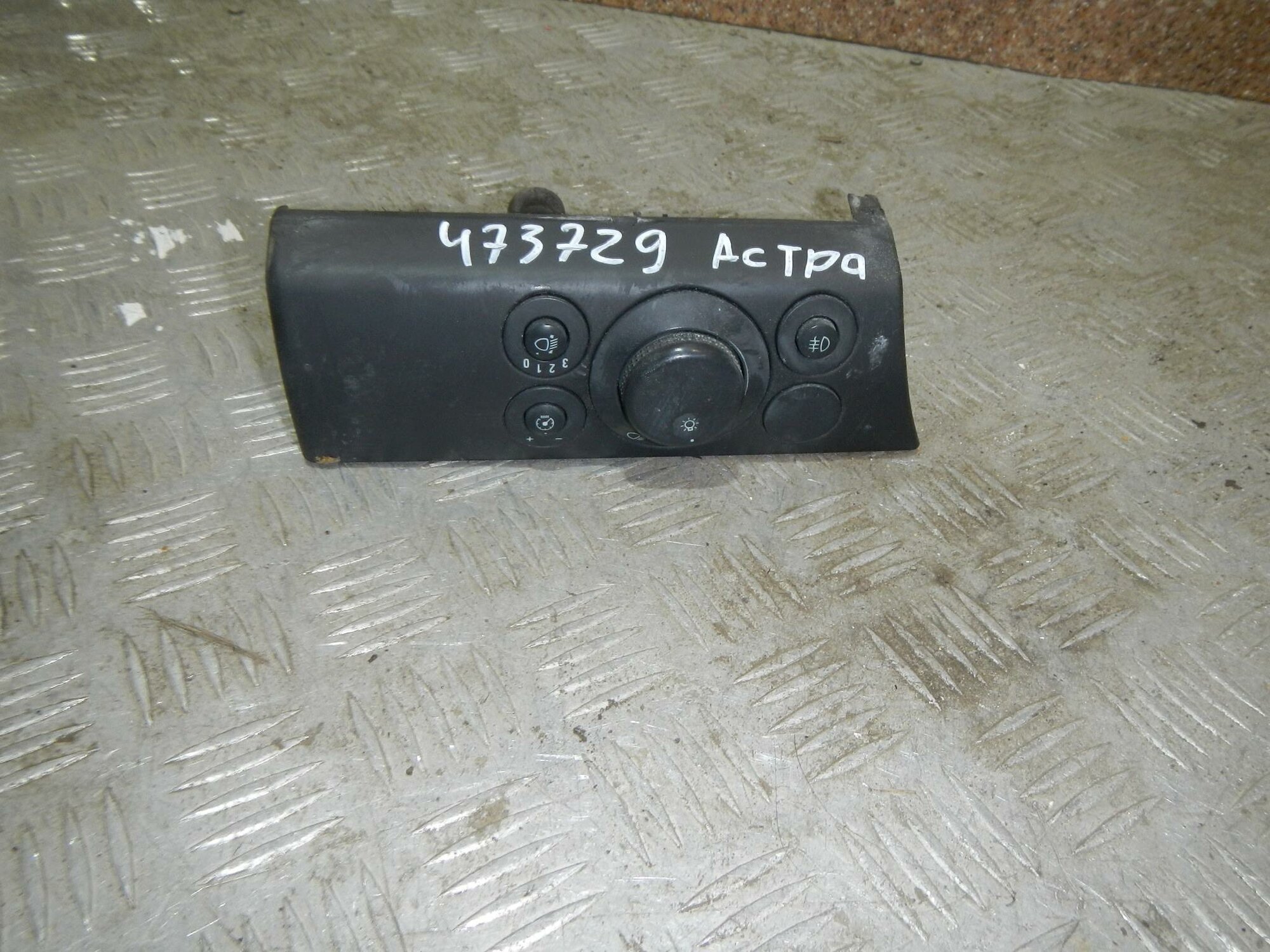 Б/У Блок управления светом, Opel (Опель)-ASTRA H (04-) OPEL ASTRA H (04-) в копоти 473729 GENERAL MOTORS арт. 13100136