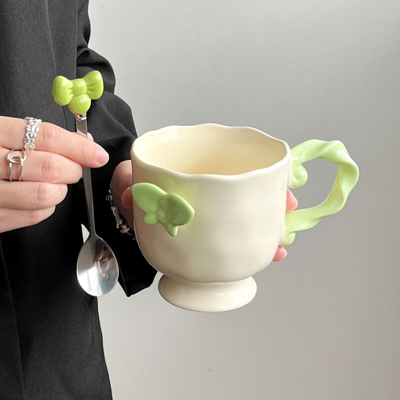 Изящная керамическая кружка с бабочкой для девочек, стильная кофейная кружка, идеальный подарок для любого случая.