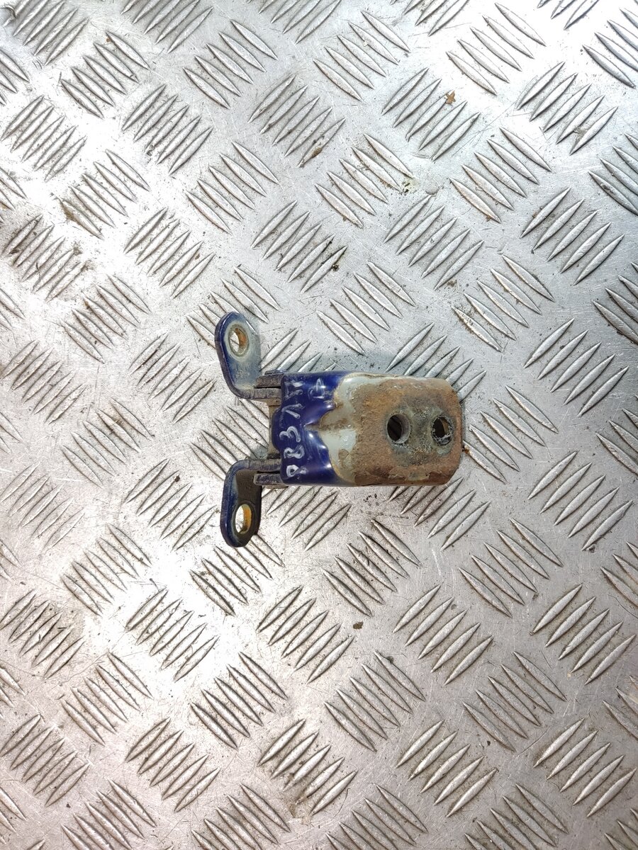 Петля двери передней левой верхняя NISSAN Almera N16 82421-2F030